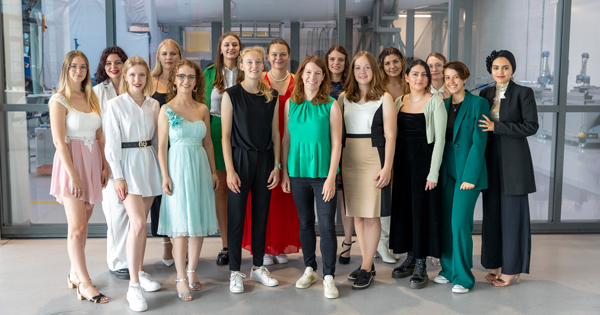 proTechnicale verabschiedet 15 Absolventinnen feierlich | Klischeefreie Berufs- und Studienwahl